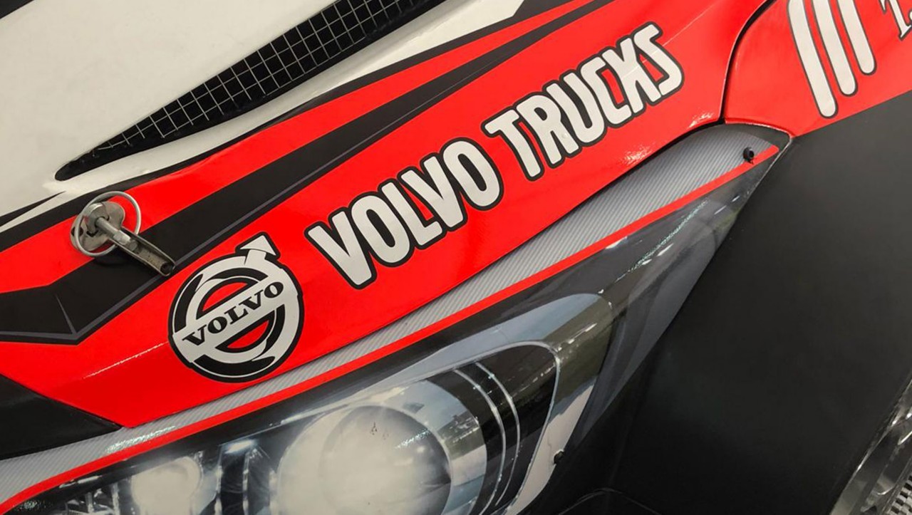 Marcus Grönholmin rallicrosstalli matkaa Volvo kuorma-autojen voimin